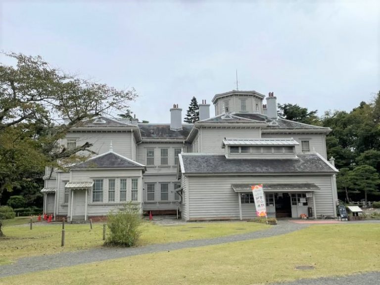 What is the Tenkyo-kaku in Inawashiro? Experience a dress fitting in a ...
